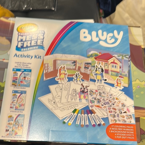 Crayola | Toys | Crayola Bluey Messfree Coloring Kit With Blue And ...